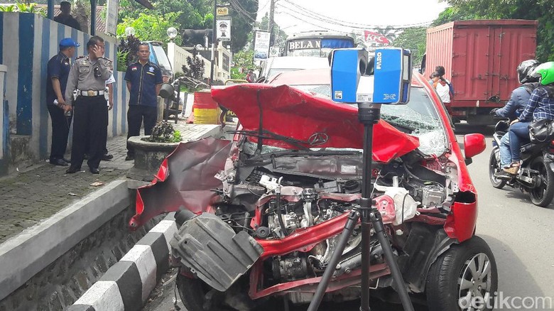 Tidak Ada CCTV, Olah TKP Kecelakaan Maut Puncak Pakai 3D Scanner